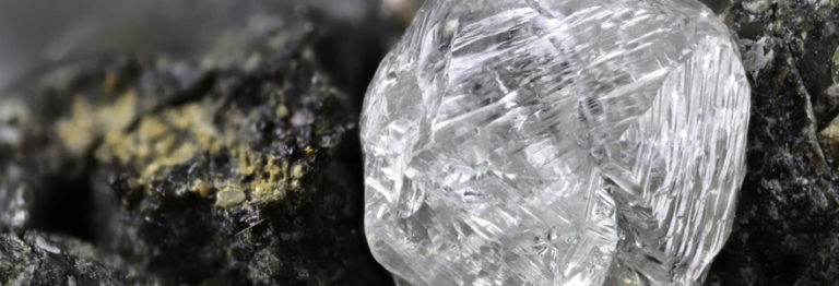 Therapeutic Benefits of Diamond Stone in Litho Therapy